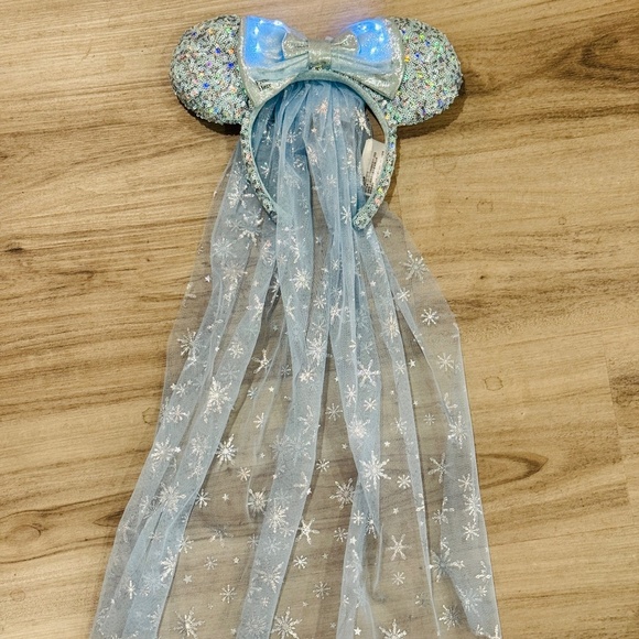 Disney | Accessories | Disney Frozen Elsa Lightup Minnie Ears With Veil ...